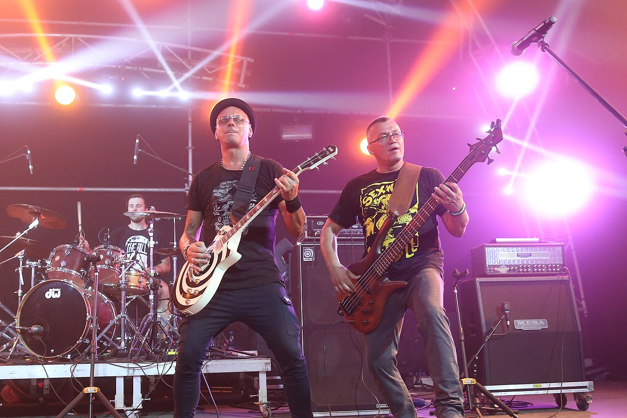 Polski zespół muzyczny THE BILL. Czy znasz ich historię? - carton.pl