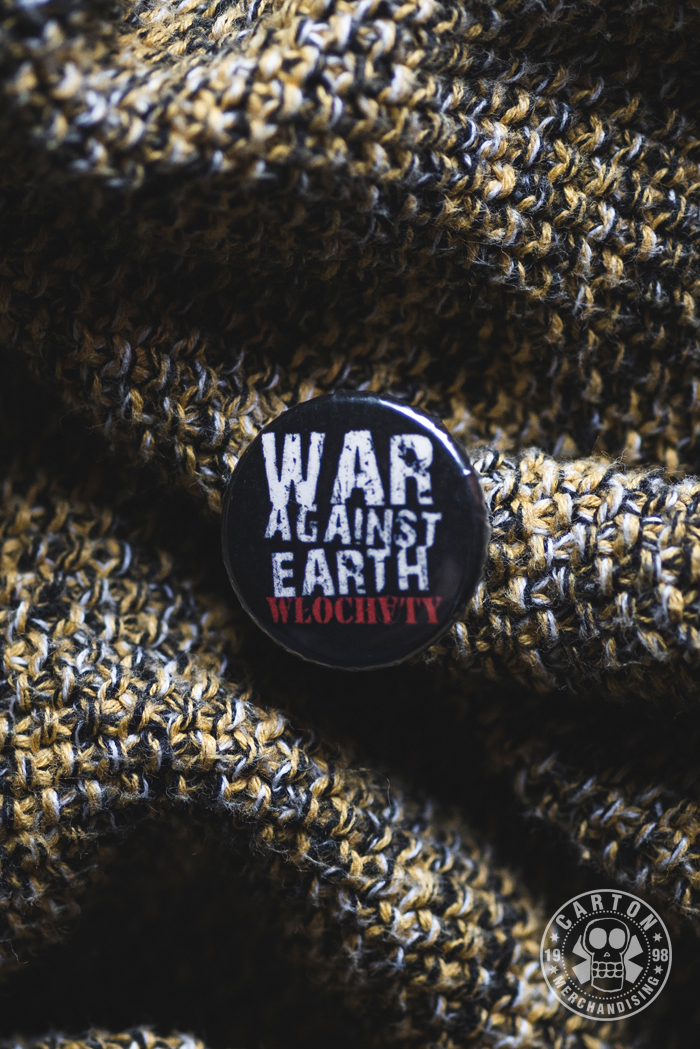Przypinka WŁOCHATY - WAR AGAINST EARTH - carton.pl
